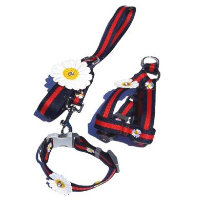 Cina Nuovo guinzaglio di lusso di Arrivel Daisy Embroidery Design Classic Dog messo per il piccolo cane medio in vendita