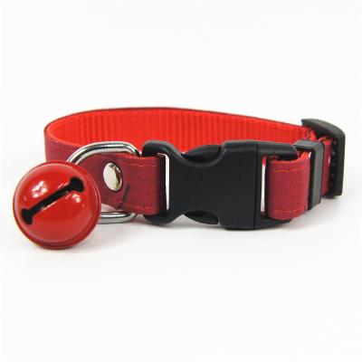 Cina Stagione calda che vende il collare di cane sveglio di Jingle Bell di Natale di nylon del collare per il piccolo cane medio in vendita