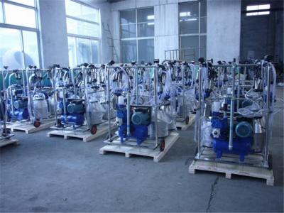 Cina Mungitrice mobile portatile per le capre/mungitrice 2200 W della mucca in vendita