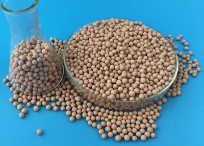China Adsorbente 1,6 del tamiz molecular de la forma de la esfera del ALCANCE KDHF-09 - 2 .5m m en venta
