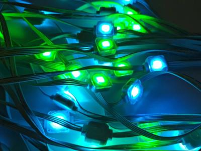 China IP67 resistente al agua colores RGBW control de voz inteligente LED permanente exterior luz de alero de puntas de cuerda 24V en venta