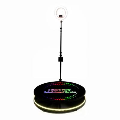 Cina una cabina automatica girante di 360 foto della macchina fotografica di 100cm Stretchable per 1 - 5 persone in vendita