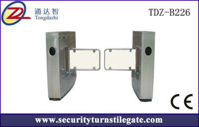 China Puerta elegante bidireccional del torniquete de la puerta de la barrera del oscilación del OEM a prueba de polvo en venta