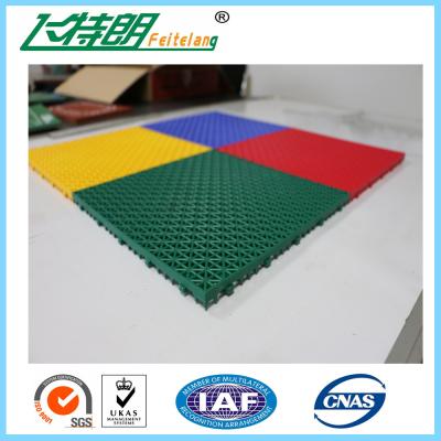 Cina Piastrelle per pavimento di gomma collegate installazione facile per la corte di pallavolo in vendita