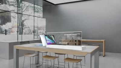 China Pantalla transparente OLED de escritorio de 48 pulgadas Modelo 1920 * 540 Resolución 400 Nits Paneles OLED transparentes OLED en venta
