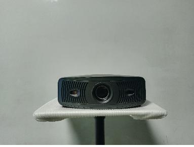 China Fully enclosed autofocus 4K cinema-grade projector.Family, outdoor, dormitory, private luxury video hall is the first choice for sale