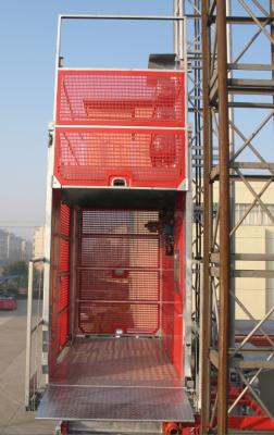 Cina High efficiency 3200kg Construction Material Lifting Hoist Manual Ramp Door 0 ~ 60m / min in vendita