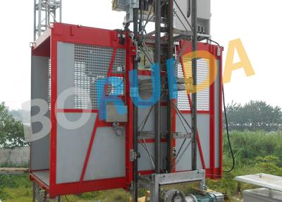 Cina Singola gabbia della gru rossa del materiale da costruzione, ascensore elettrico della scala in vendita