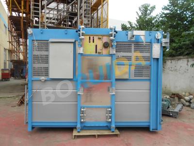 China Equipo de elevación galvanizado en baño caliente de los alzamientos de la jaula del palo con control de VFC en venta