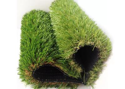China Openluchttuinpp Kunstmatig Synthetisch Gras 50mm Groene Hoogte Te koop