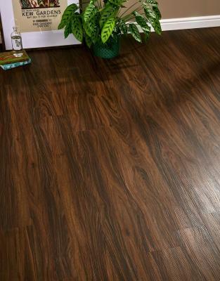 Cina 150mm 3ft Lvt Click Lock Flooring Non Slip Semi Matt Surface in vendita