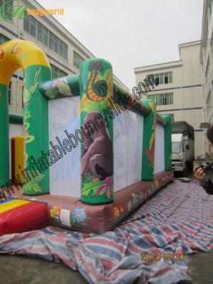 Chine Château plein d'entrain gonflable de grande jungle de terrain de jeu d'enfants avec la glissière et l'obstacle/château sautant pour le loyer et l'événement à vendre