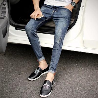Cina Stile europeo americano affusolato dei jeans della gamba degli uomini scarni afflitti strappati in vendita