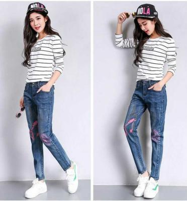 Cina I fiori ricamati su misura hanno stampato lo stile europeo americano dei jeans del denim in vendita