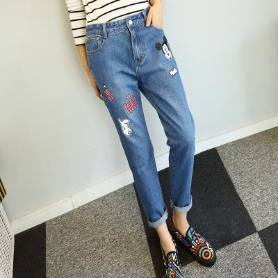 Cina Chiusura del bottone strappata jeans scarni dell'allungamento delle donne stampate blu-chiaro di Mickey Mouse in vendita
