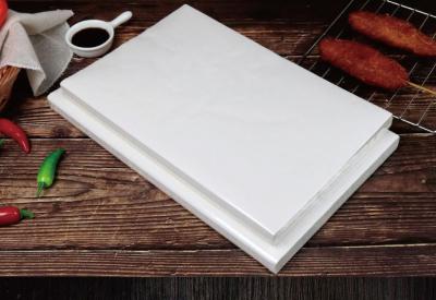 Chine Les revêtements de papier de parchemin de friteuse carrée jetable d'air catégorie comestible antiadhésif à vendre
