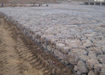 China Cesta de Gabion con la caja hexagonal de los 60x80MM Mesh Double Twisted Woven Gabion en venta