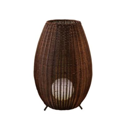 Cina Rattan Hotel modern decoration led black standing light outdoor rattan tripod floor lamp in vendita