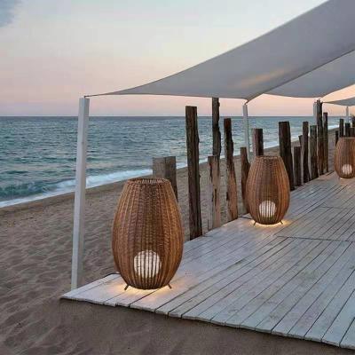 Cina Creative Rattan Lampshade floor lamp for club in vendita