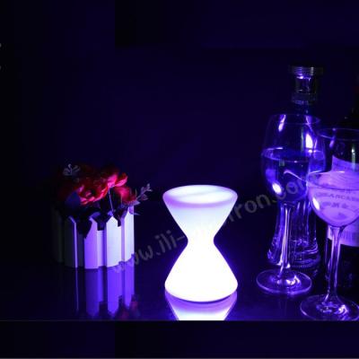 Cina Mini Hourglass shape plastic Decorative led Table Lamp in vendita