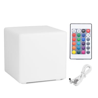 Cina PE plastic illuminated small cube shape table lamp in vendita