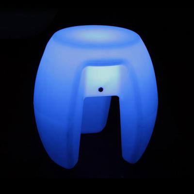 Cina Popular plastic led bar stool with rechargeable battery in vendita