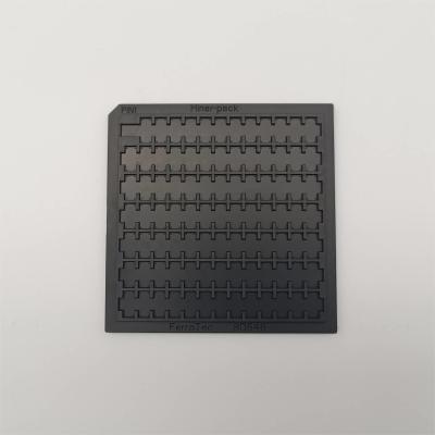 Chine Plateaux en plastique noirs de puce de paquet de gaufre de ROHS pour la matrice nue à vendre