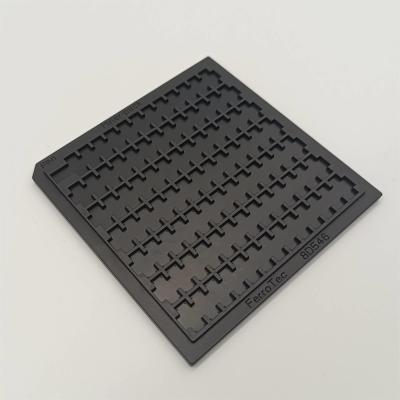 Chine Plateaux en plastique noirs de puce de paquet de gaufre de ROHS pour la matrice nue à vendre