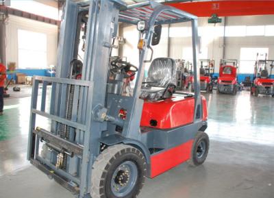 中国 自動伝達1800rpm 6.5M 2トンのディーゼル フォークリフト 販売のため