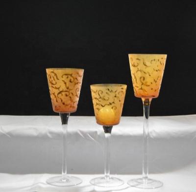 Chine Les supports de Tulip Shape Long Stem Candle avec gravent le modèle à vendre