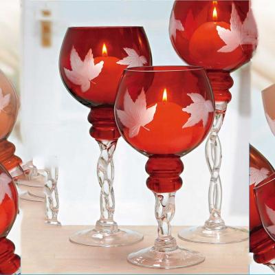 Chine Bougeoirs de verre rouges de conception de Cutted de main de longue tige de couleur à vendre