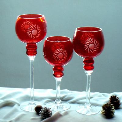 Chine Bougeoirs de verre rouges de conception de Cutted de main de longue tige de couleur à vendre