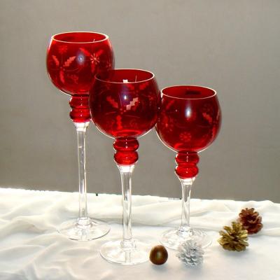 Chine Bougeoirs de verre rouges de conception de Cutted de main de longue tige de couleur à vendre