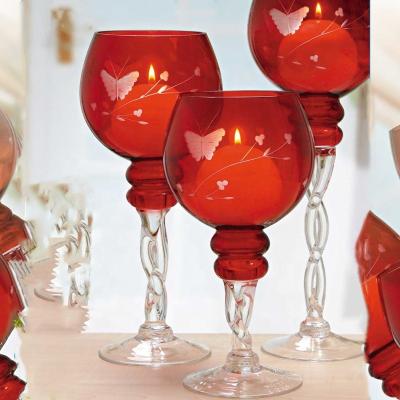 Chine Bougeoirs de verre rouges de conception de Cutted de main de longue tige de couleur à vendre