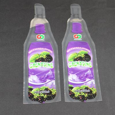 Cina 80ml/100ml/120ml /150ml/350ml Food Grade Plastic Packaging Beverage Bag Moisture Proof Bottle Shape Juice Orange Spout Pouch in vendita