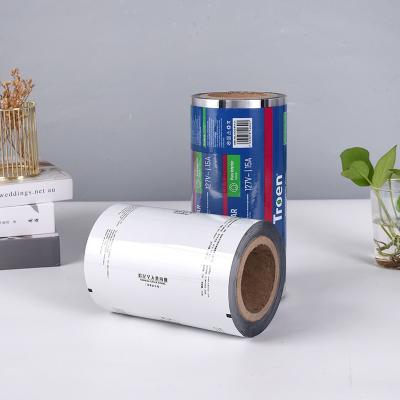 Cina 2023 Arrive Film metallizzato Rollo di film di plastica per sacchetti Film di imballaggio a prova di umidità in vendita