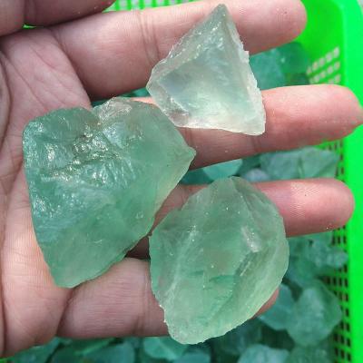 Cina Wholesale High Quality Natural Raw Fluorite From Europe Crystal Rough Healing Stone Green Rough in vendita