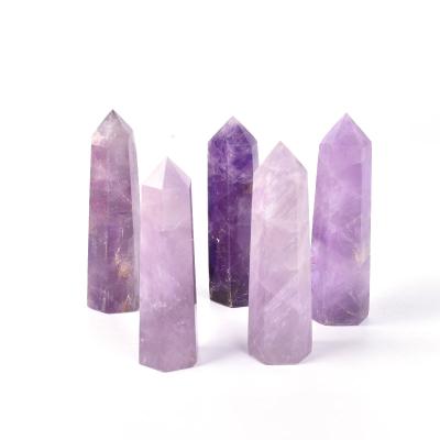 Cina Crystal Point Natural Quartz Crystal Amethyst Point Prism Home Decorative Gift Wholesale Europe Crystal Hexagon Stone Wand Point Prism in vendita