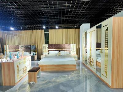 Chine Les meubles à la maison en bois solides de chambre à coucher ont placé la garde-robe durable de lit de panneau de forces de défense principale à vendre