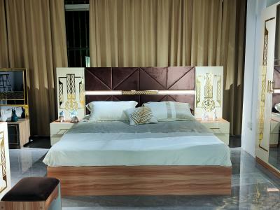 Chine Les meubles à la maison en bois solides de chambre à coucher ont placé la garde-robe durable de lit de panneau de forces de défense principale à vendre