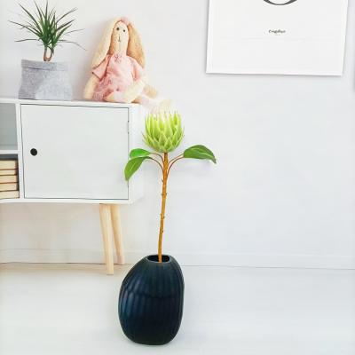 중국 60 센티미터 하얀 인공 화분에 심어진 바닥 식물 실크 프로테아 사이나로데스 꽃 킹 판매용