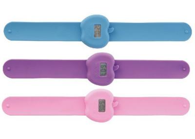 Cina Schiaffo Strap sul polso Apple forma caso movimento al quarzo precisa Slap Bracelet Watch in vendita