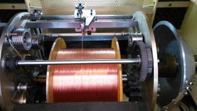 Chine Double câblage cuivre principal tordant la machine 1.2Kgf avec la largeur réglable à vendre