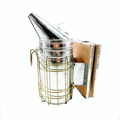 Cina Beekeeping Tools Bee Keeper Smoker Galvanized Beekeeper Smoker Box in vendita
