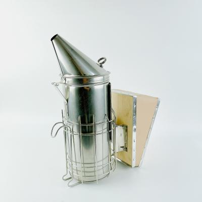 Cina Beekeeping Honey Bee Smoker Leather Bee Hive Smoker Apicultural tools in vendita