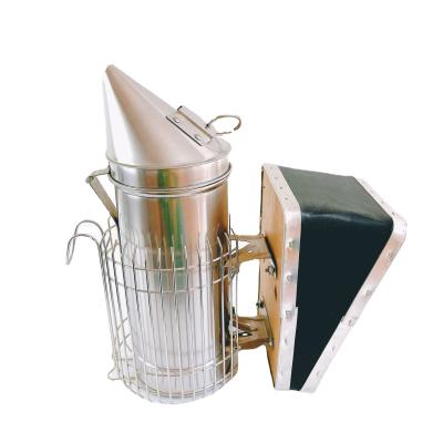 Cina CE Honey Bee Smoker Fuel Apicultural tool Beekeeper Smoking Bees in vendita