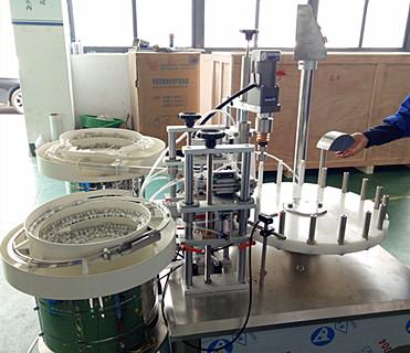 China 10ml de zachte Machine 0.6MPa 1200-1800BPH van de Slangassemblage met het Auto Stoppen Te koop