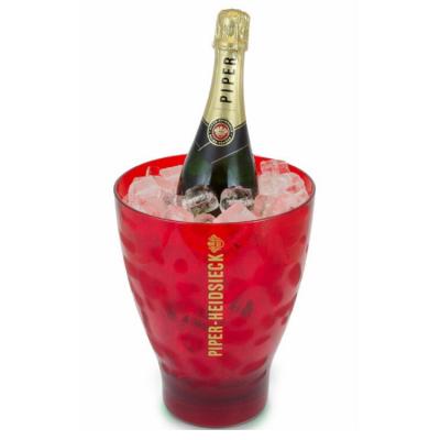 Cina Gli anni 80 trasparenti porpora rossi del secchiello del ghiaccio di Piper Heidsieck Vintage Plastic Champagne in vendita