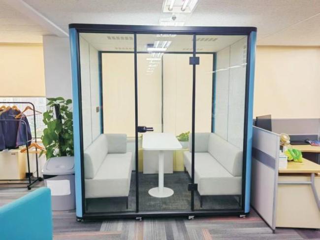 Shanghai-Quiet Negotiation Room