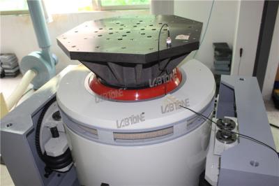 China Test-Maschine der Erschütterungs-32kN führte Richtungs-gelegentlichen Erschütterungs-Test 3axis XYZ durch zu verkaufen